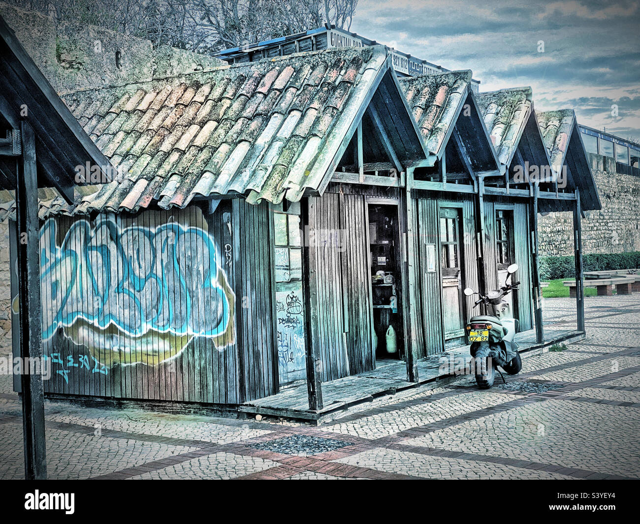 Beach shack and bike Faro Stock Photo - Alamy