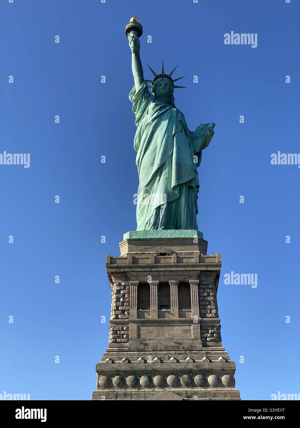 Face with shade hi-res stock photography and images - Alamy