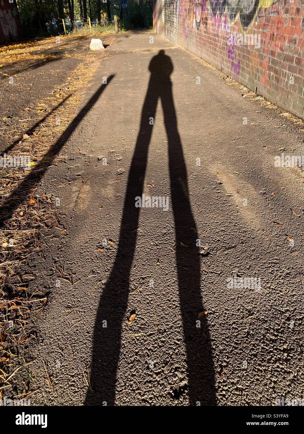 Shadows graffiti hi-res stock photography and images - Alamy