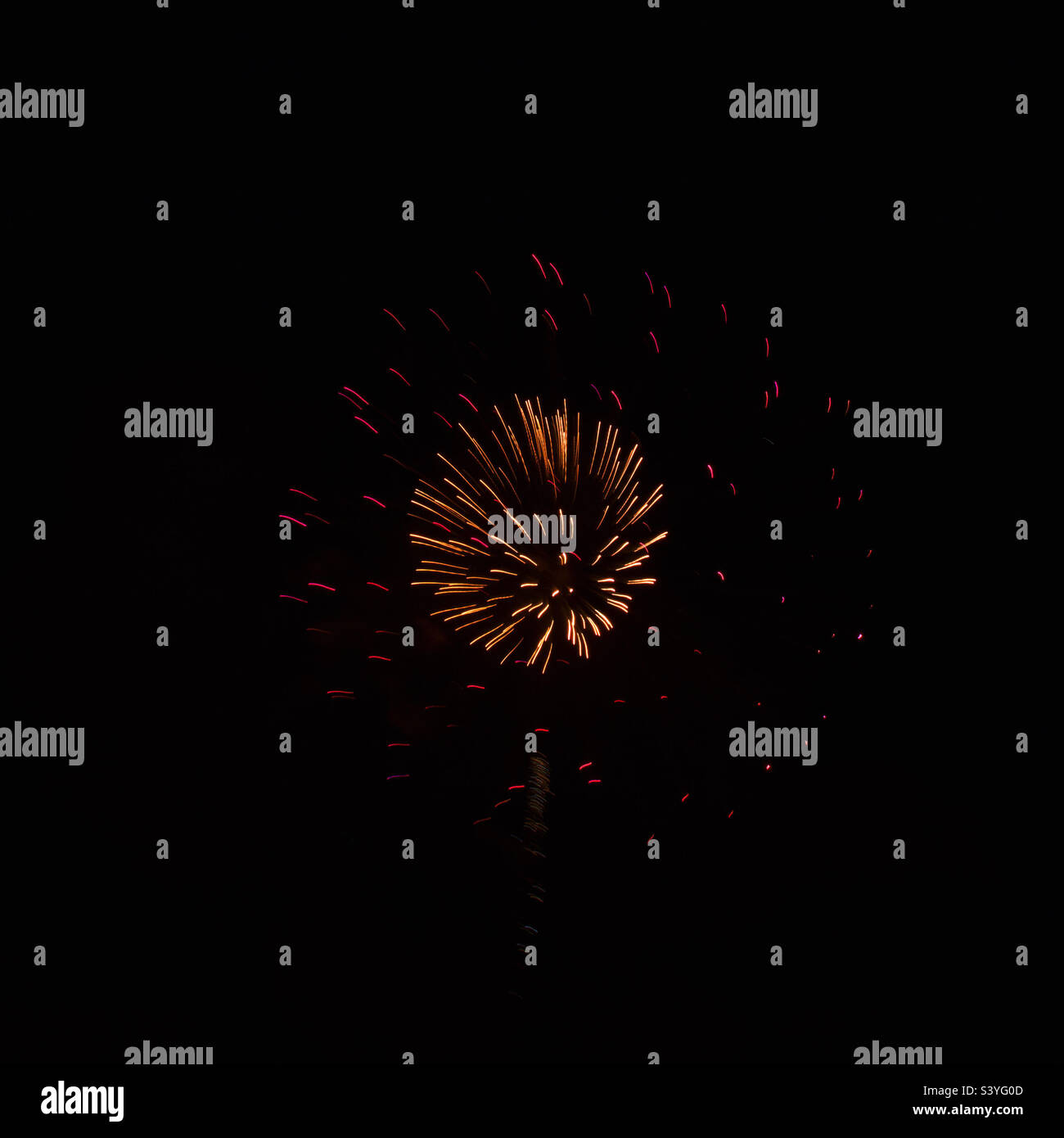 Gold fireworks hi-res stock photography and images - Alamy