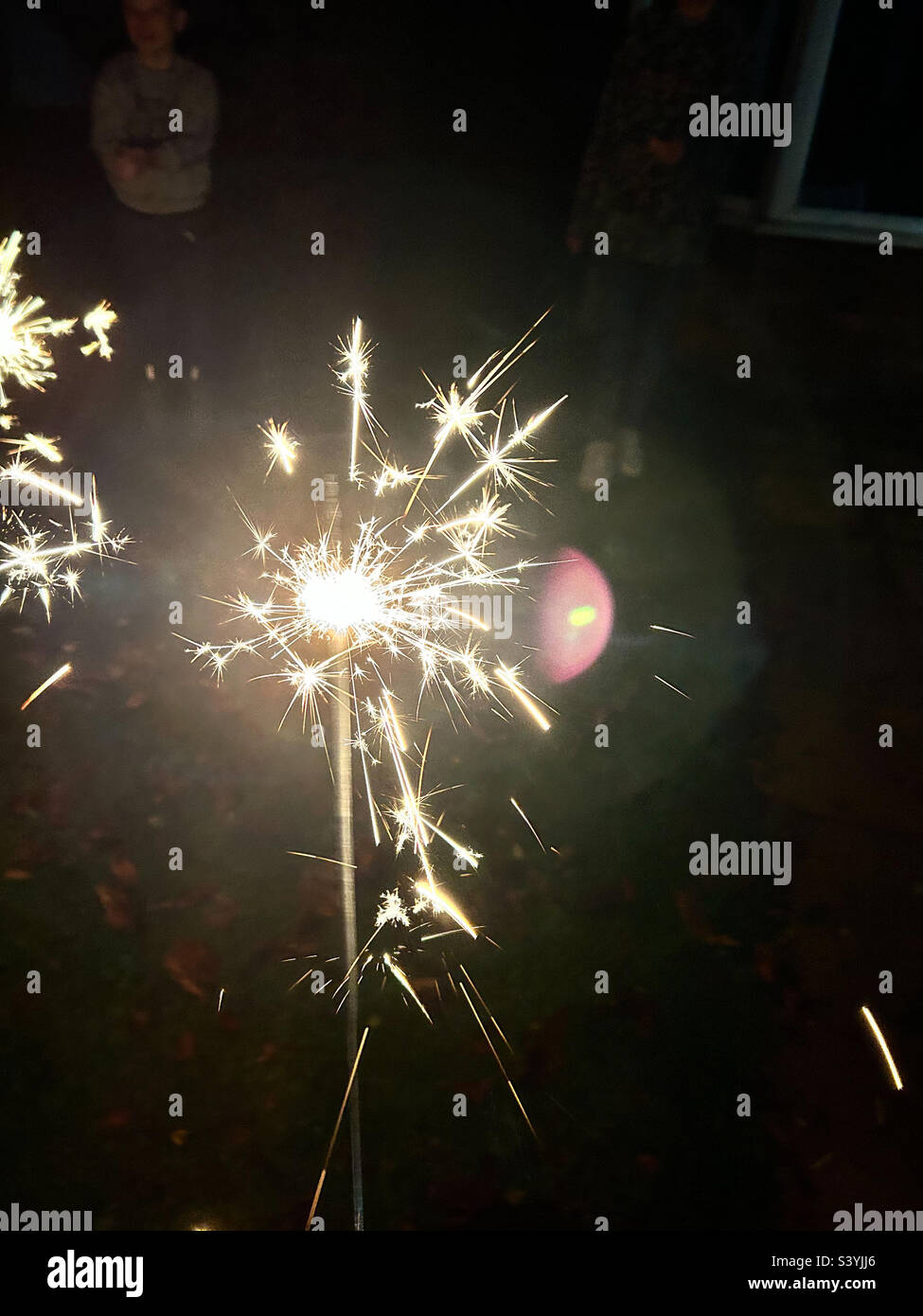 Bonfire night family hi-res stock photography and images - Alamy