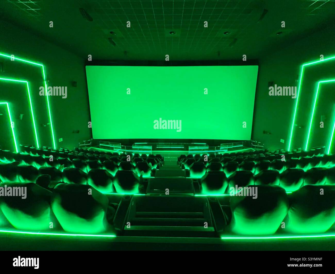 Green screen stage hi-res stock photography and images - Alamy