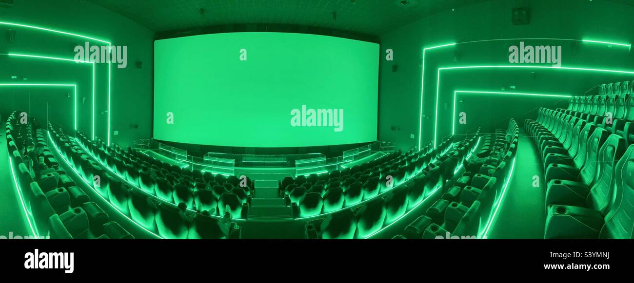 Green screen stage hi-res stock photography and images - Alamy