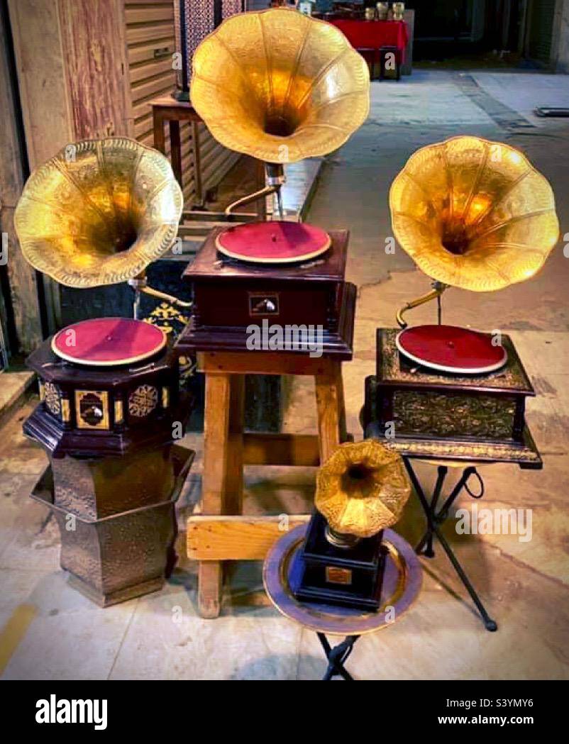 Old gramophones hi-res stock photography and images - Alamy