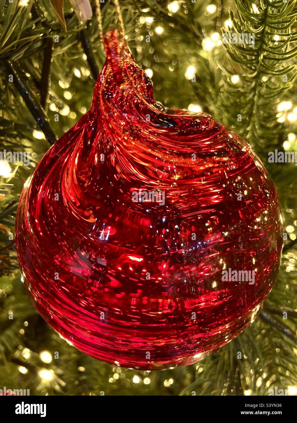 Close up red shiny christmas hi-res stock photography and images - Alamy
