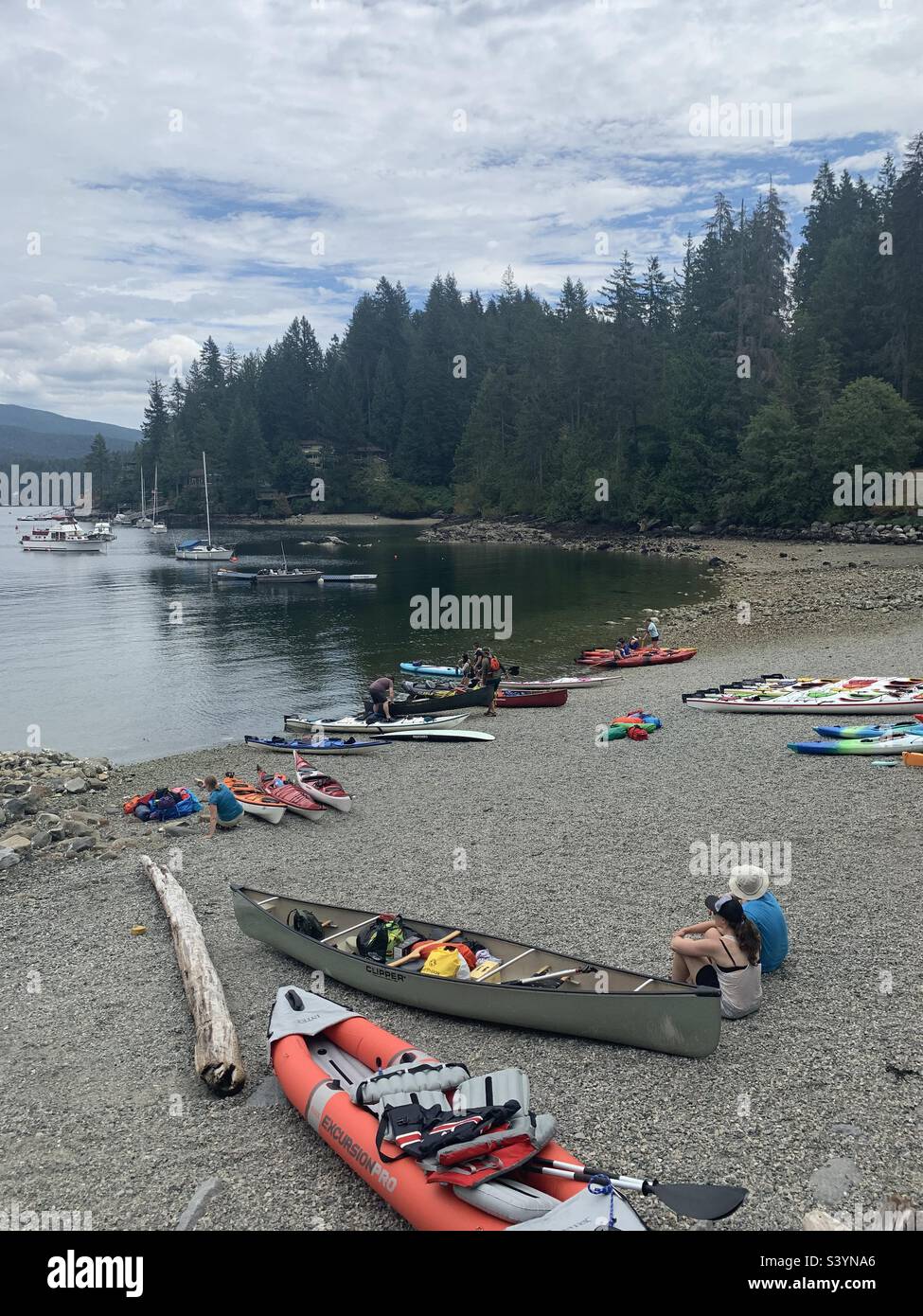 Deep cove kayaking hi-res stock photography and images - Alamy
