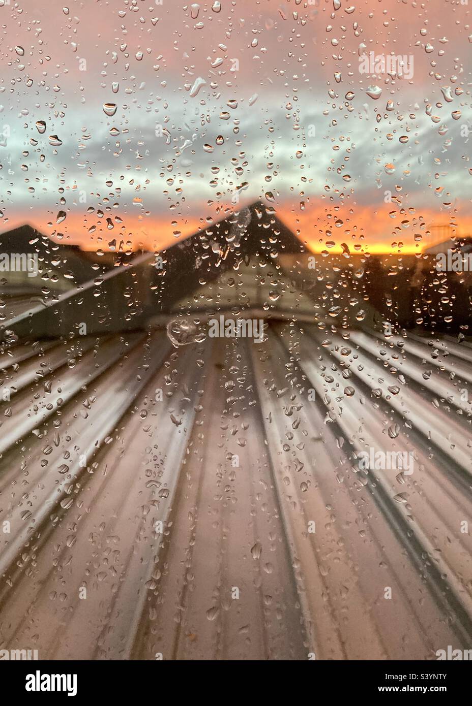 Rooftop lines hi-res stock photography and images - Alamy