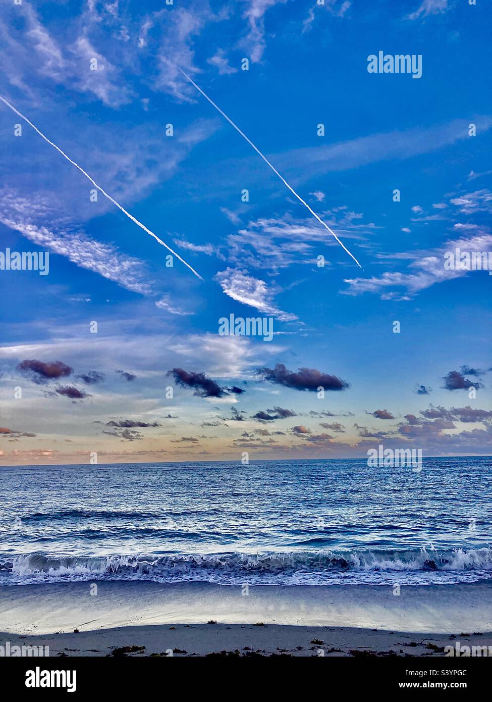 Sky beach sea hi-res stock photography and images - Alamy