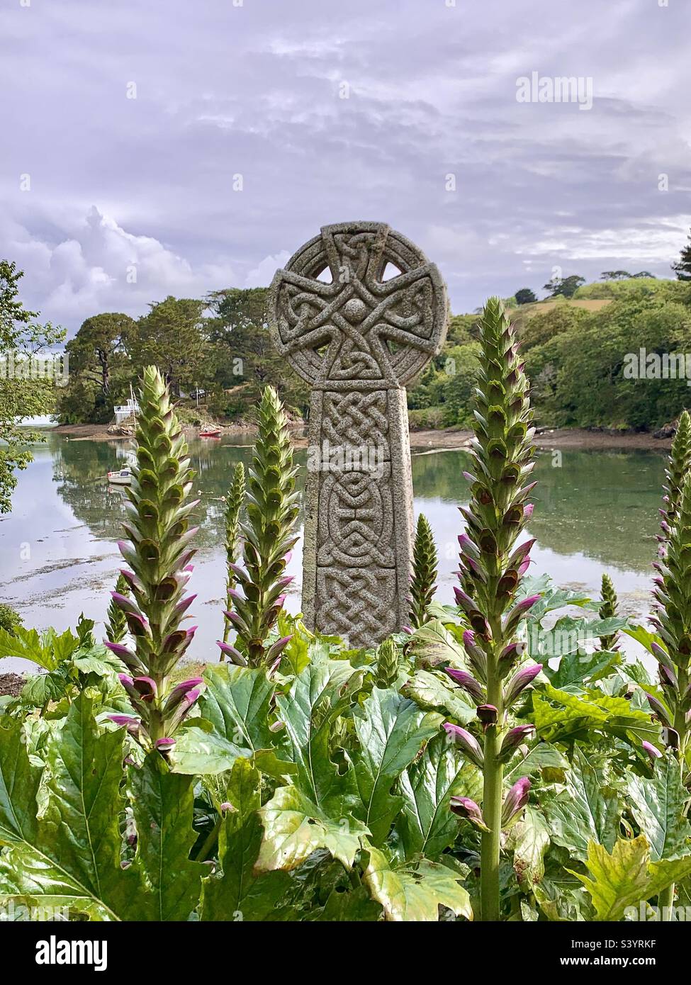 Cornish stone cross hi-res stock photography and images - Alamy