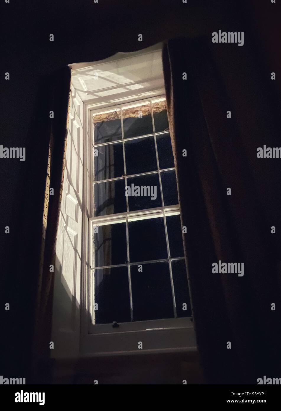 Dark shuttered window hi-res stock photography and images - Alamy