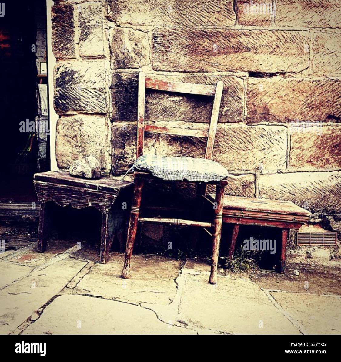 Old stone chair hi-res stock photography and images - Alamy
