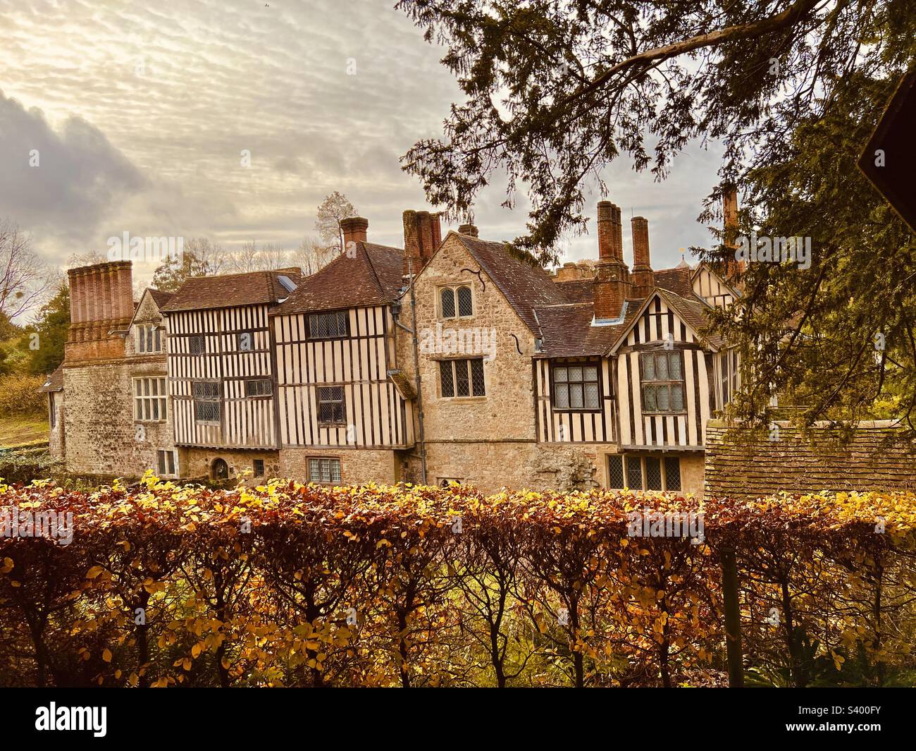 14th century manor house hi-res stock photography and images - Alamy