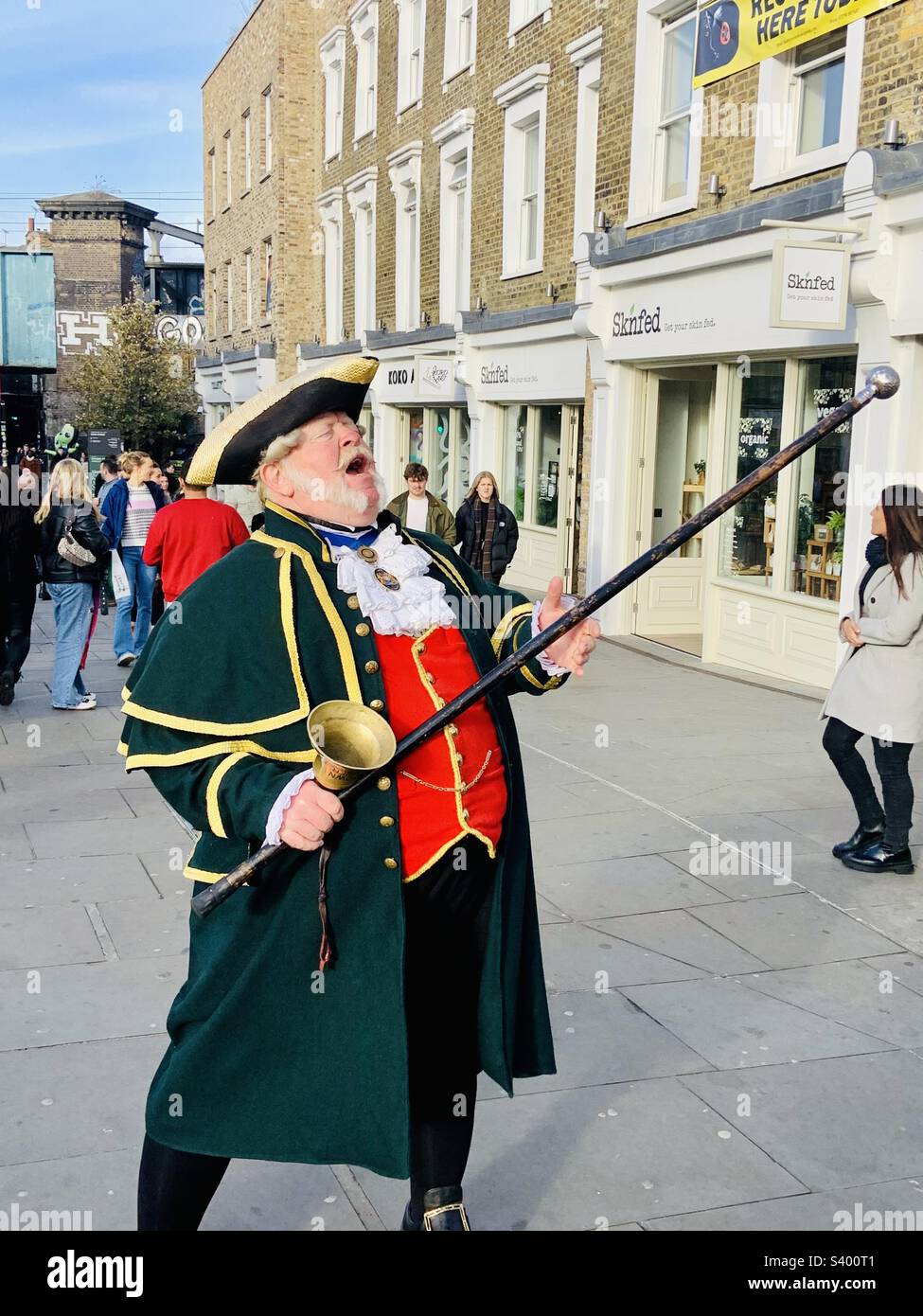 Cryer hi-res stock photography and images - Alamy