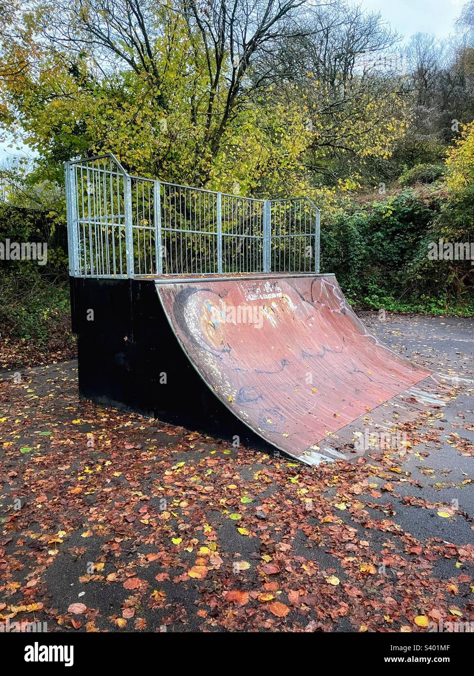 Skateboard and ramp hi-res stock photography and images - Alamy