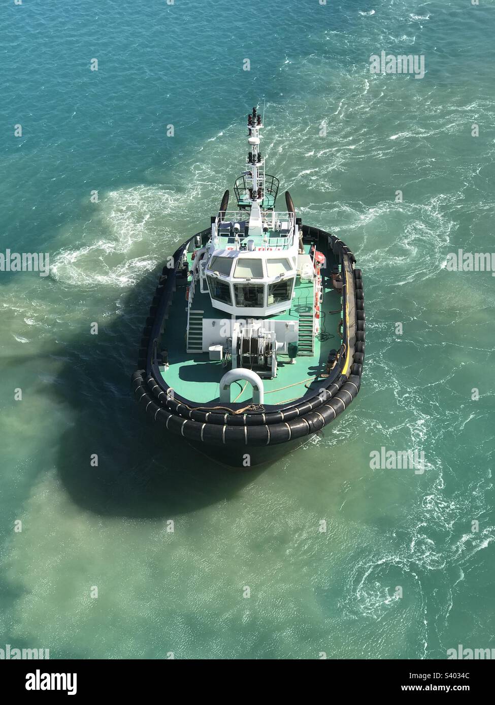 Tug boat ocean hi-res stock photography and images - Alamy