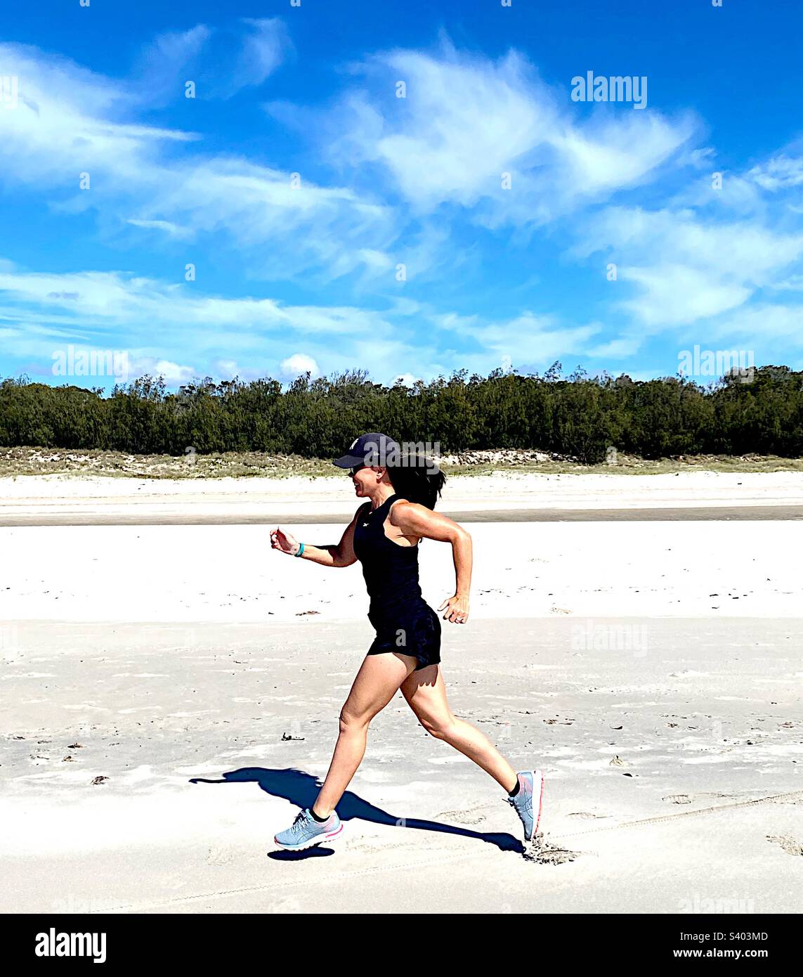 Female running on beach hi-res stock photography and images - Alamy