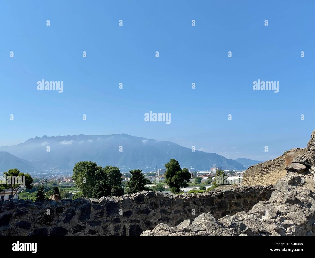 Pompeii italy in the background is mount vesuvius hi-res stock ...