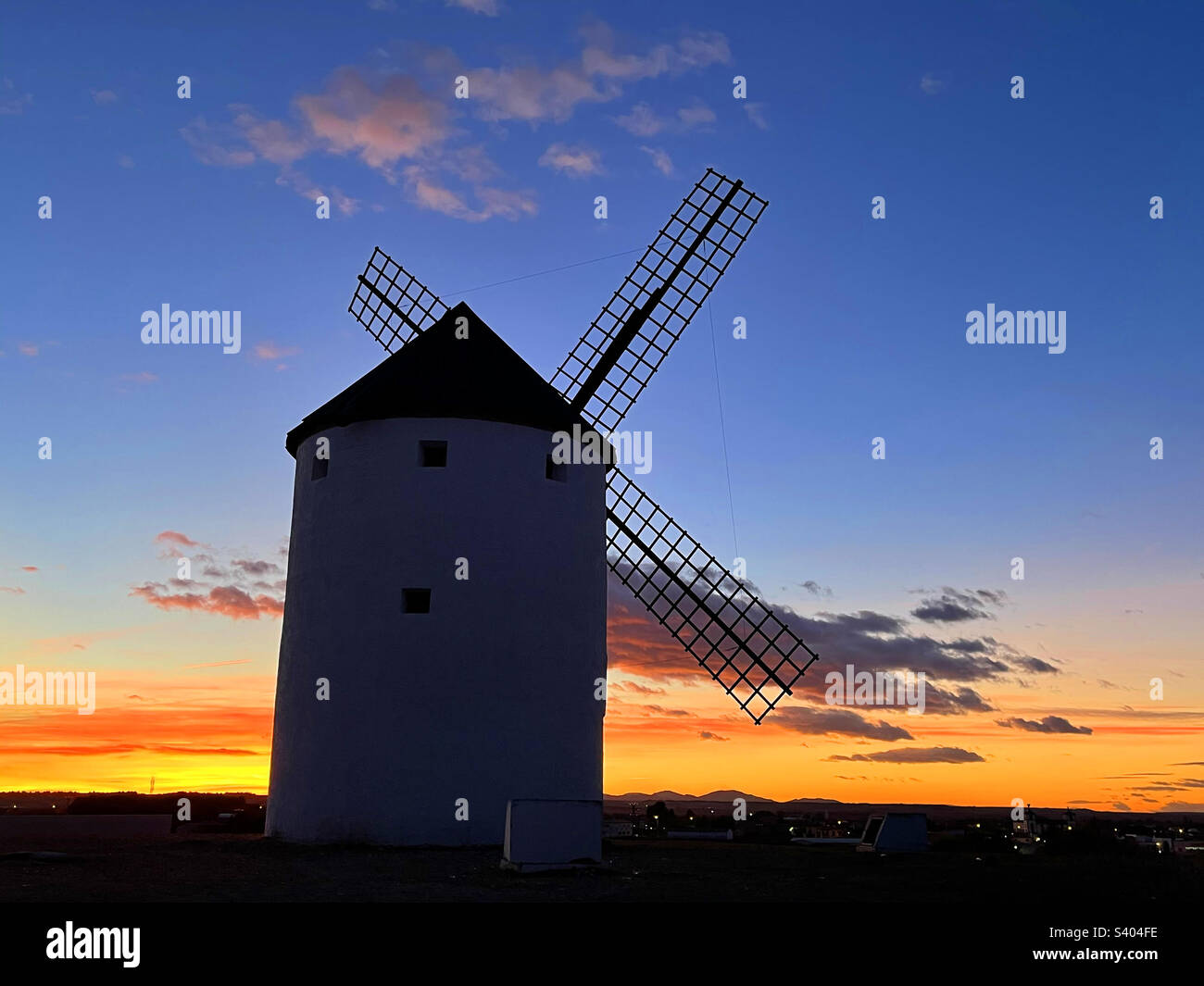 Windmill twilight silhouette hi-res stock photography and images - Alamy