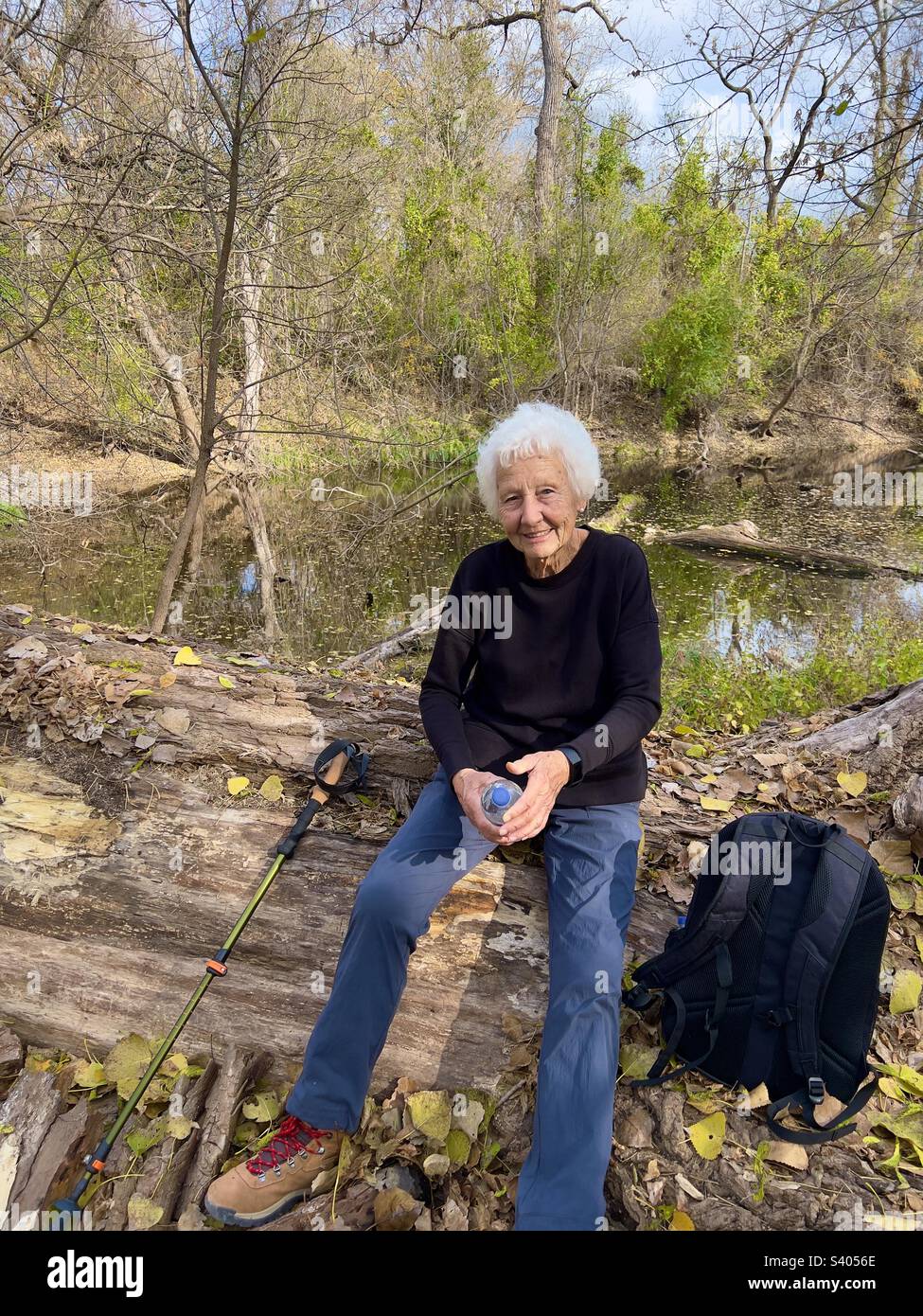 Beautiful woman hiking leaves hi-res stock photography and images - Alamy