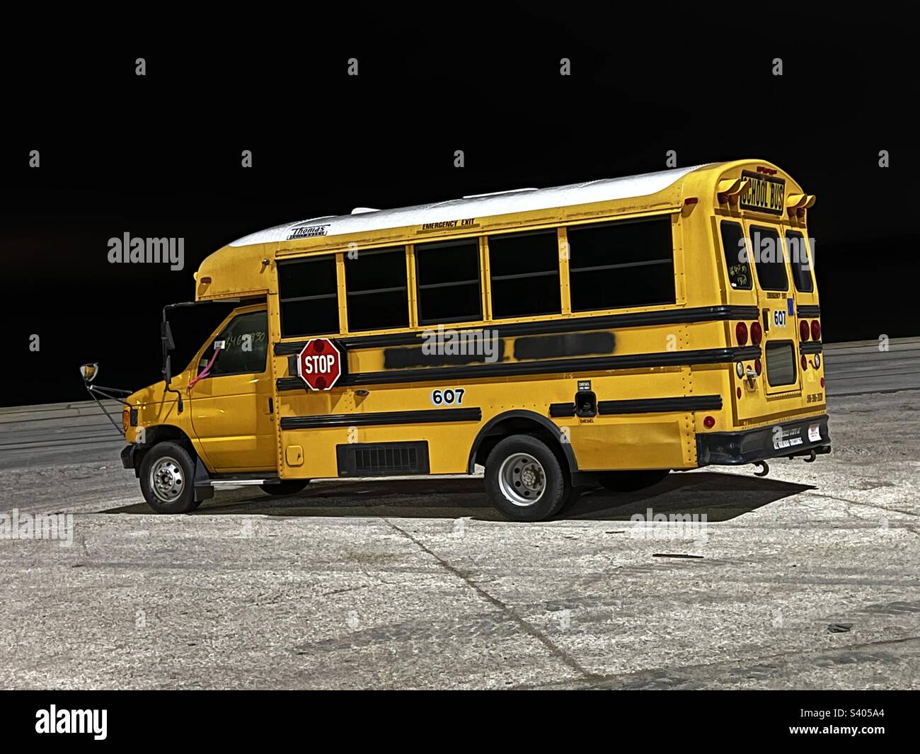 Schoolchildren and bus hi-res stock photography and images - Alamy