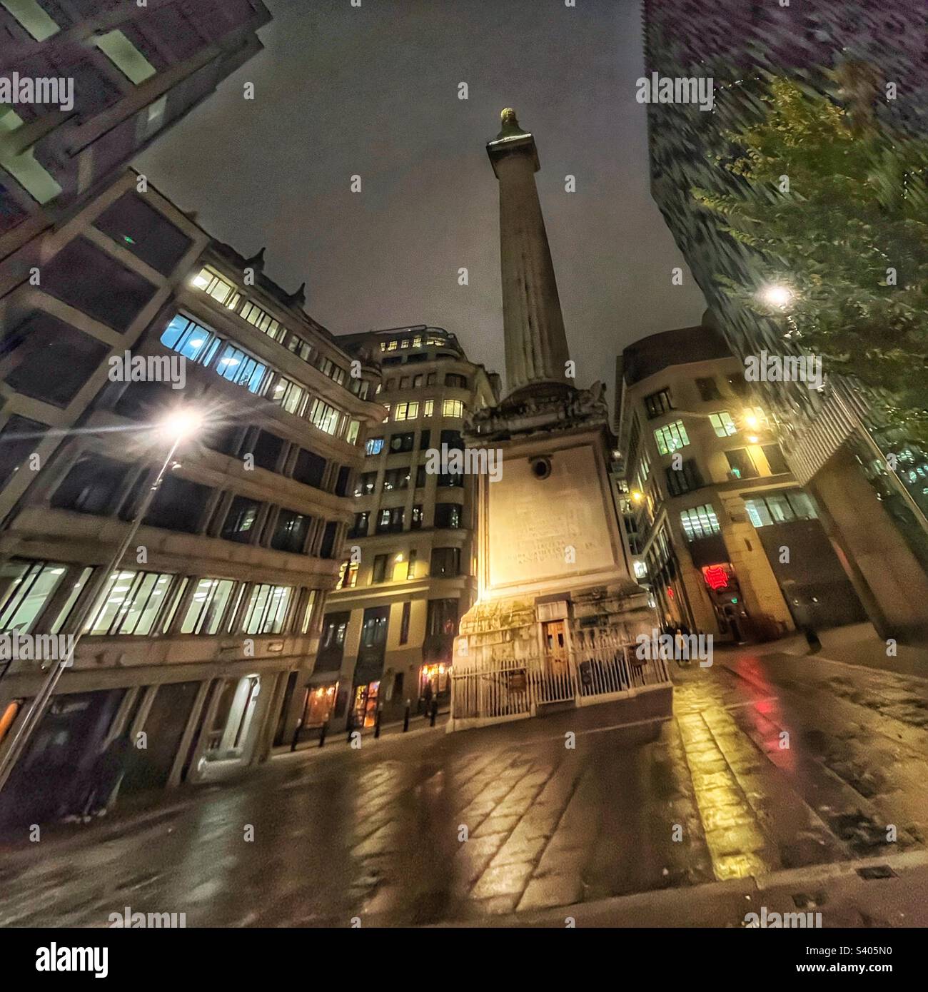 The Monument in London - built between 1671 and 1677 to commemorate the ...