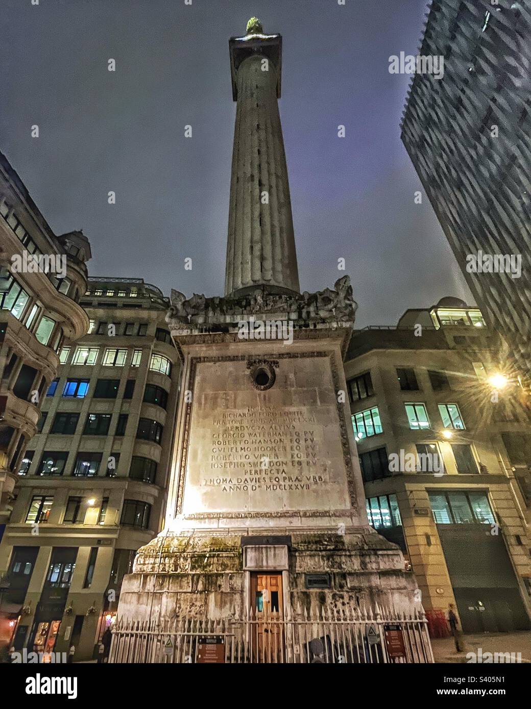 The Monument in London. Built 1671 and 1677 to commemorate the Great ...