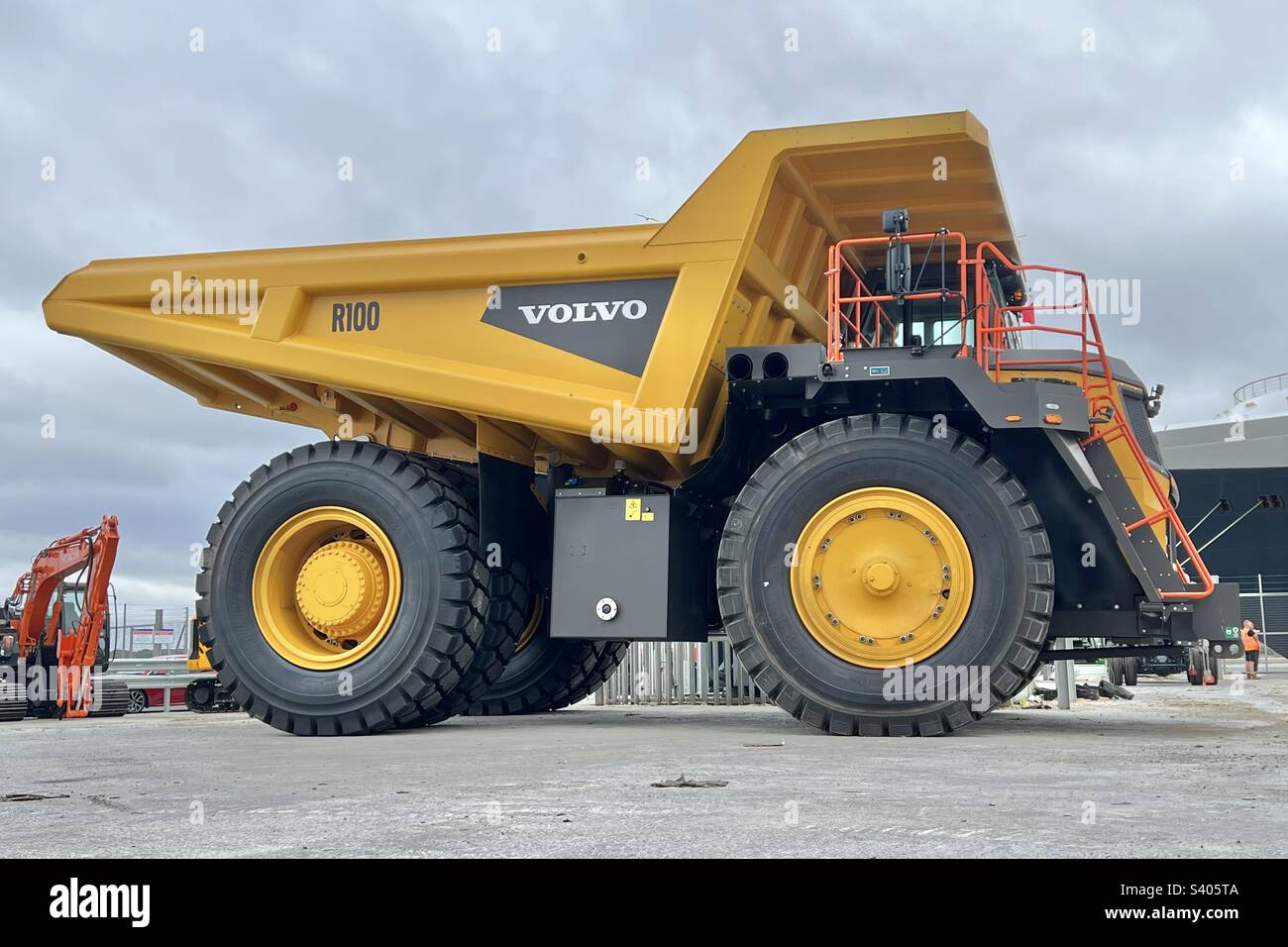 Volvo R100G Dumptruck Stock Photo - Alamy