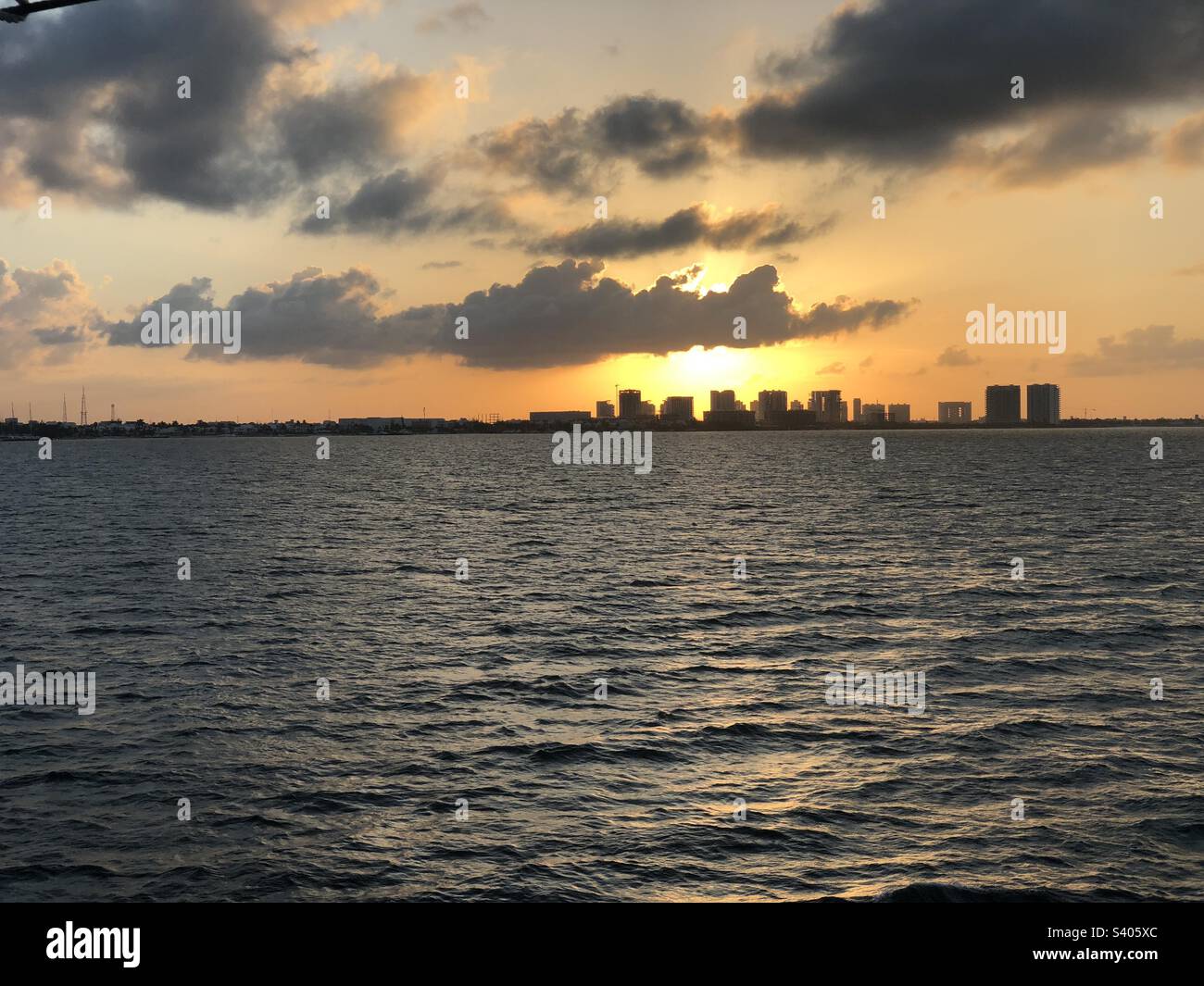 Cancun sunset hi-res stock photography and images - Alamy