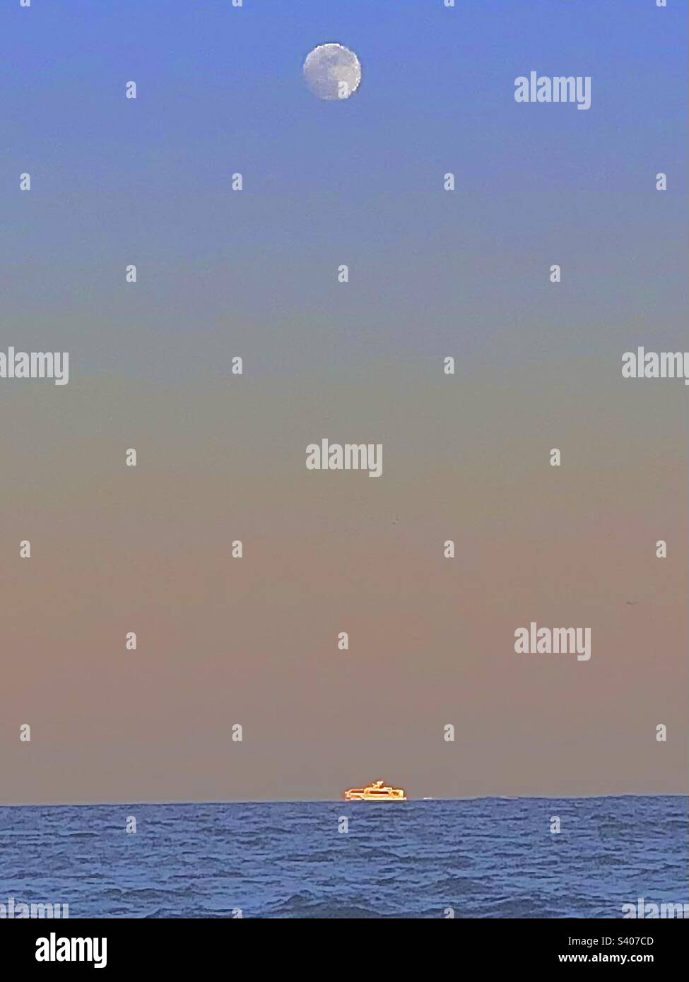 Moon beach boat hi-res stock photography and images - Alamy