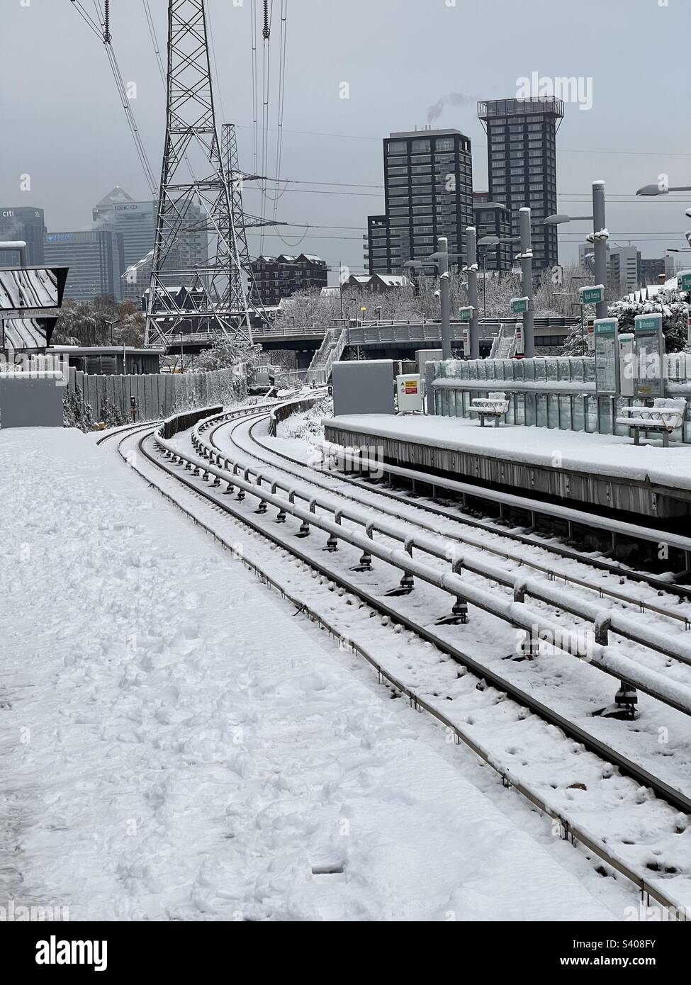 Dlr track hi-res stock photography and images - Alamy