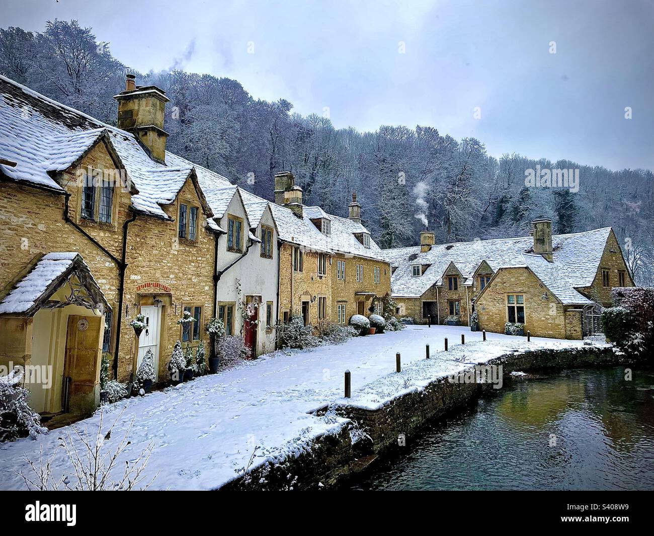 Cotswolds castle combe snow hi-res stock photography and images - Alamy