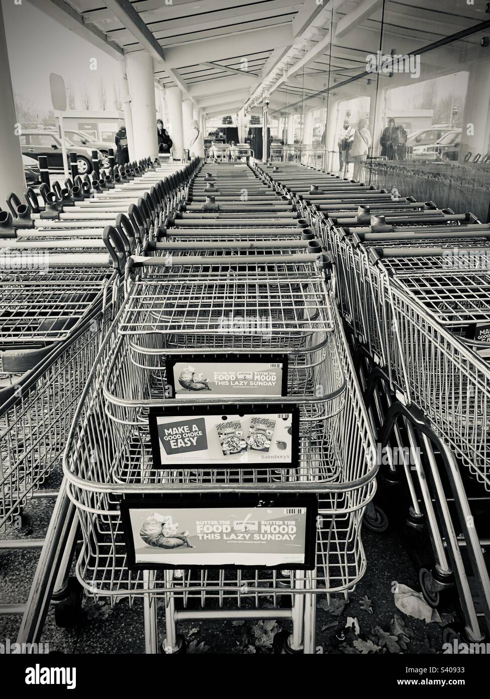 Shop trolleys hi-res stock photography and images - Alamy