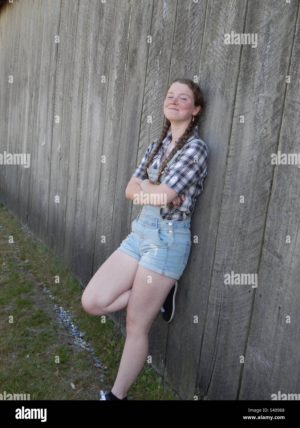 Leaning model hi-res stock photography and images - Alamy