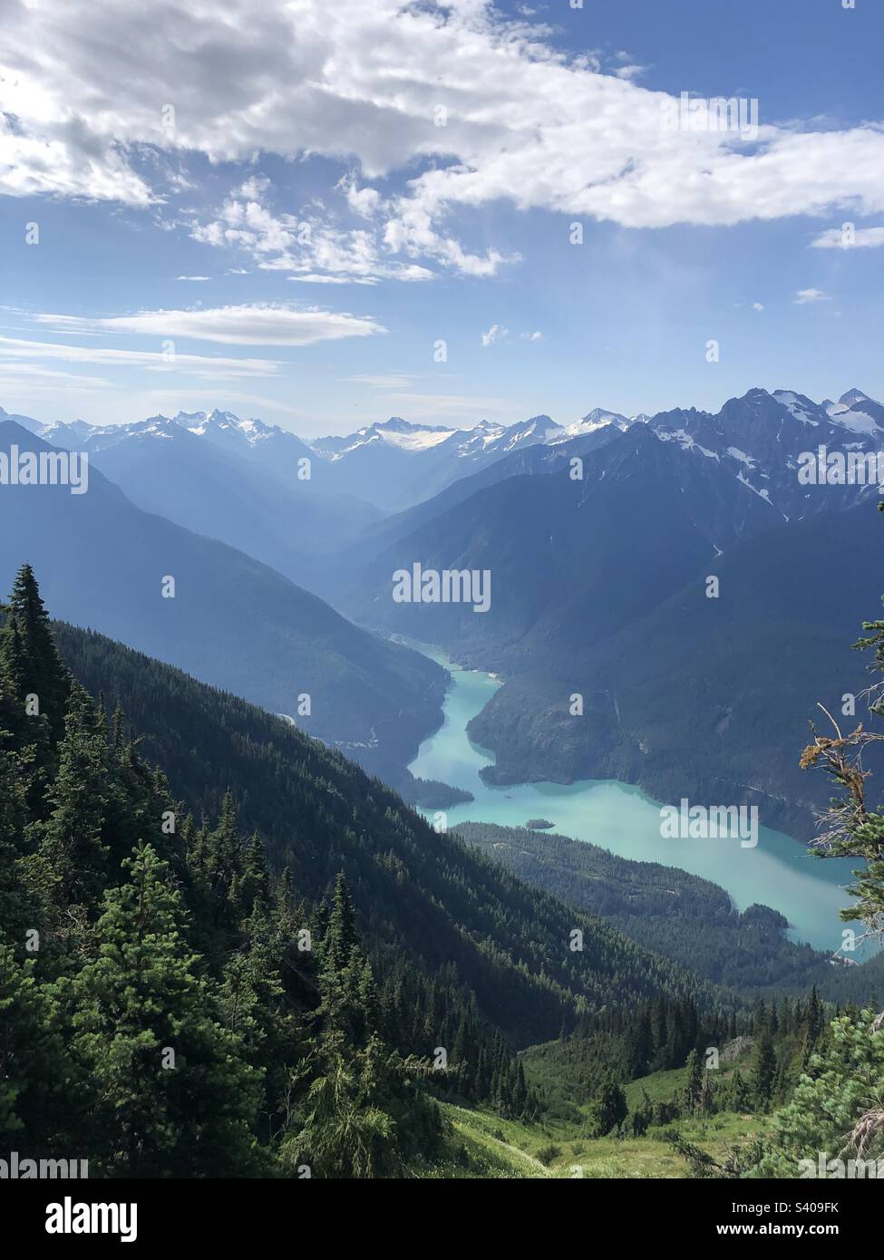 North cascade mountain range hi-res stock photography and images - Alamy