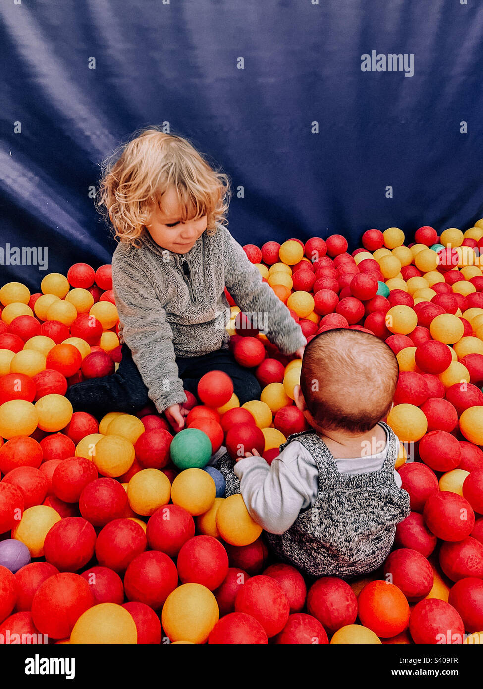 Ball pit kids hi-res stock photography and images - Alamy