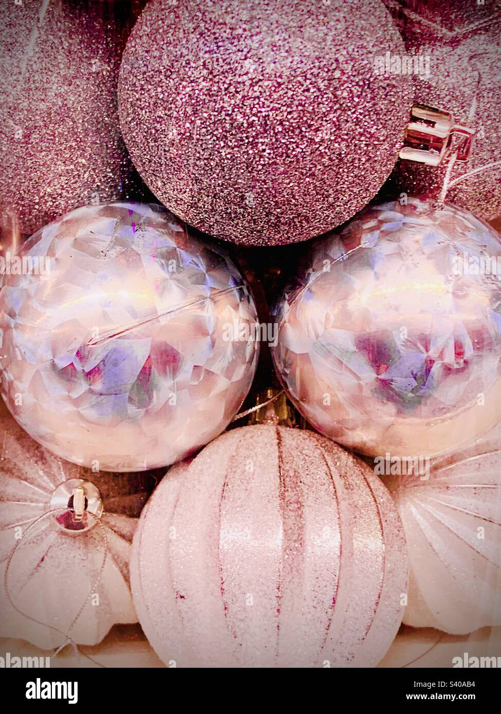 Pink christmas baubles hi-res stock photography and images - Alamy