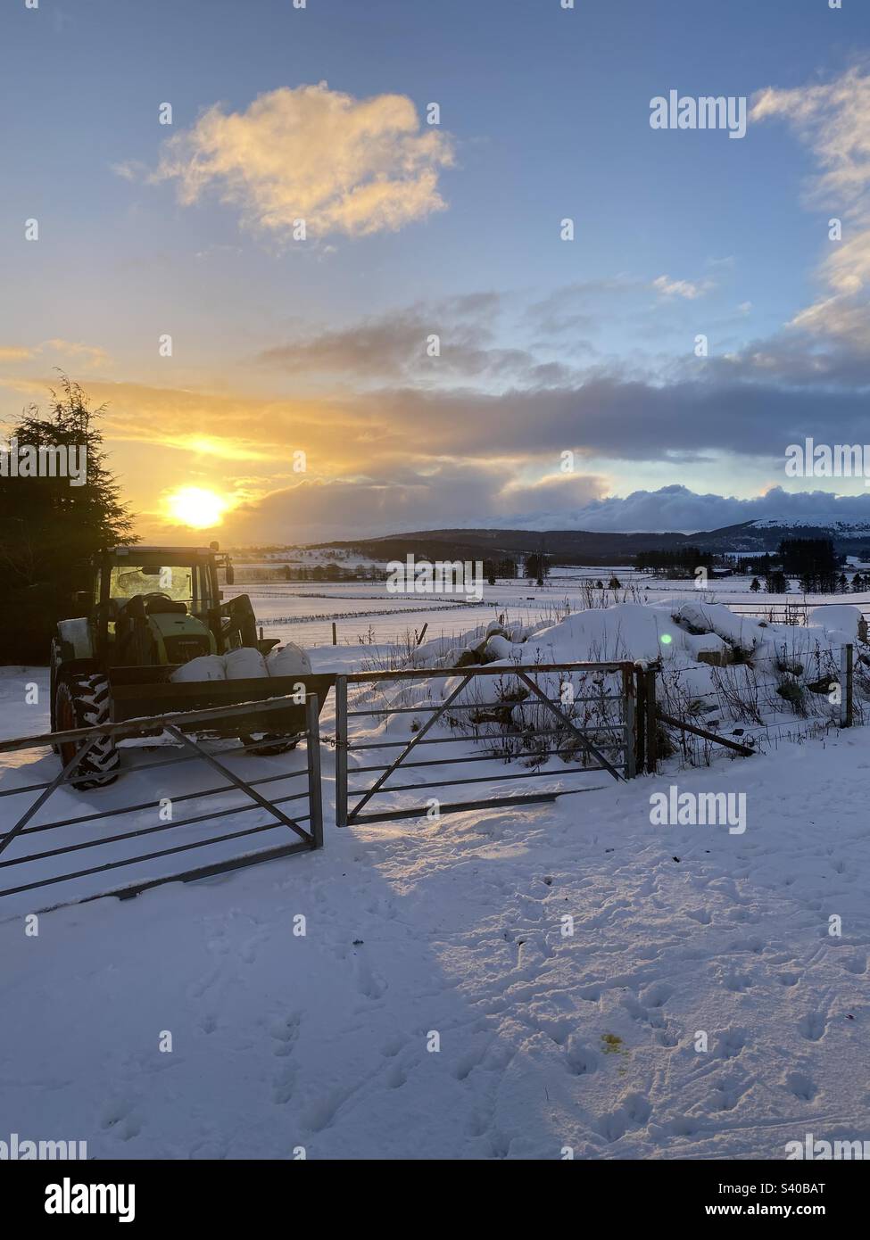 Farm tractor winter hi-res stock photography and images - Alamy
