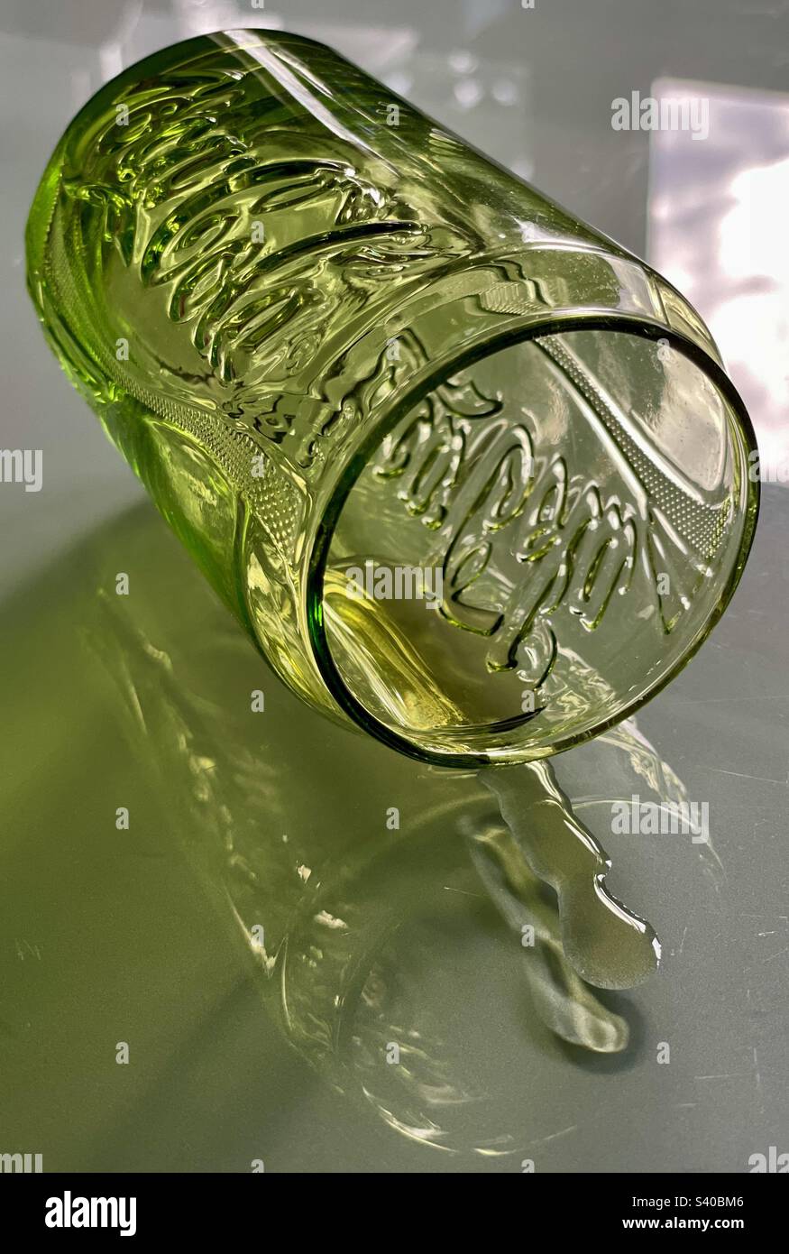 Spilled glass hi-res stock photography and images - Alamy