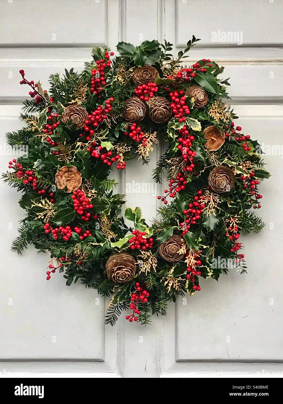 Holly wreath hi-res stock photography and images - Alamy