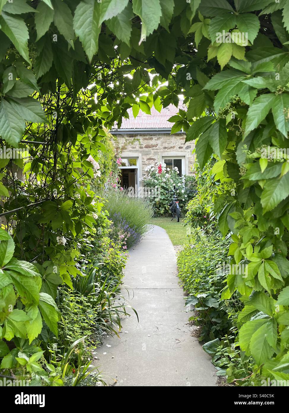 Cute garden entrance hi-res stock photography and images - Alamy