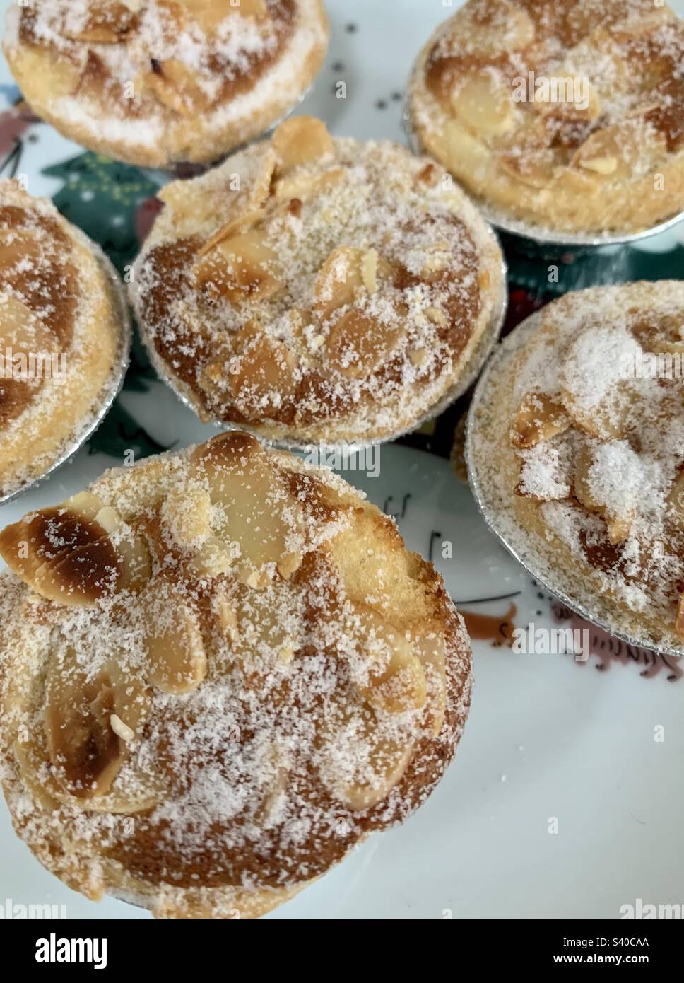 Almonds dusted in sugar hi-res stock photography and images - Alamy