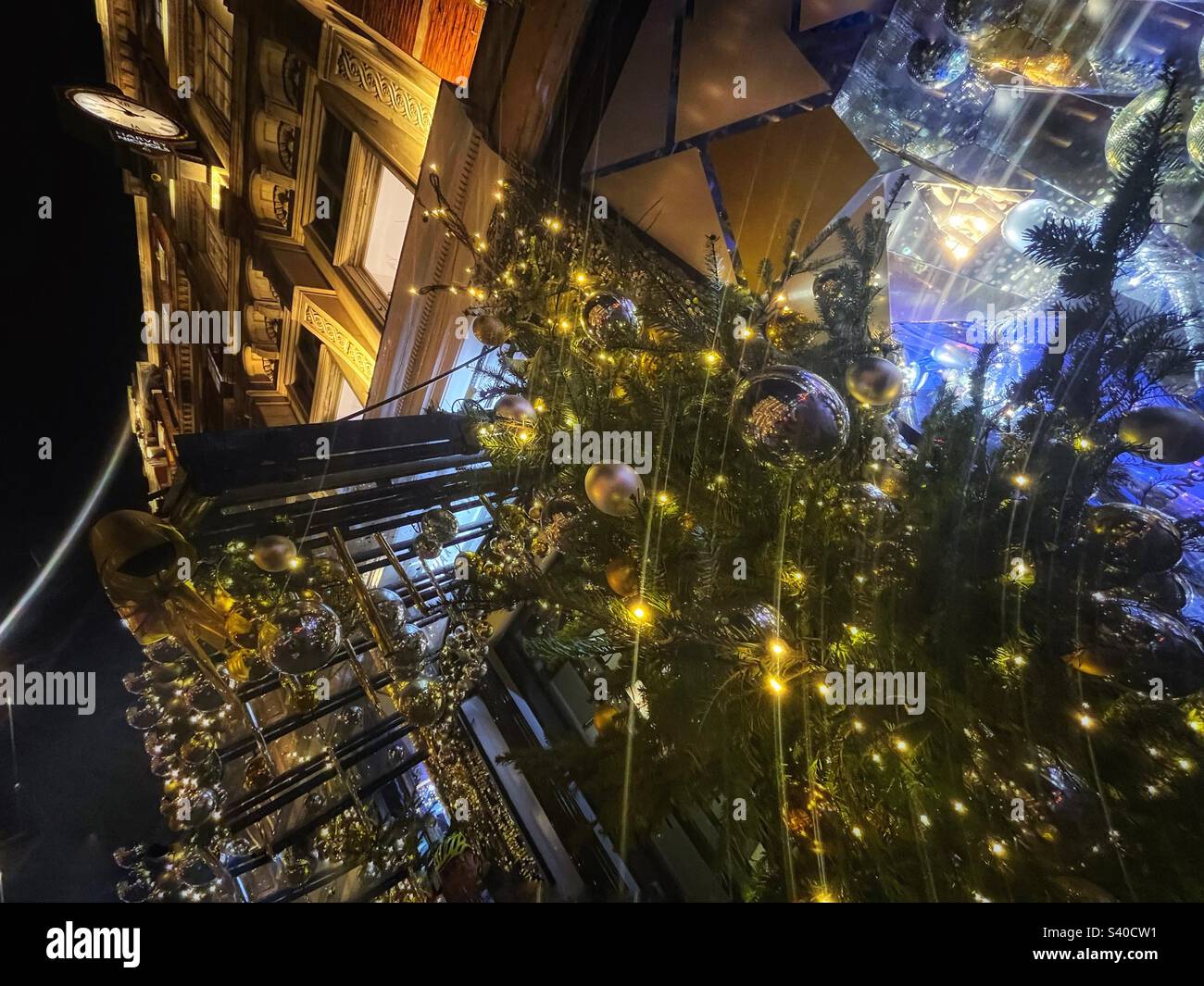 Christmas tree at night in London’s shopping street Knightsbridge Stock ...