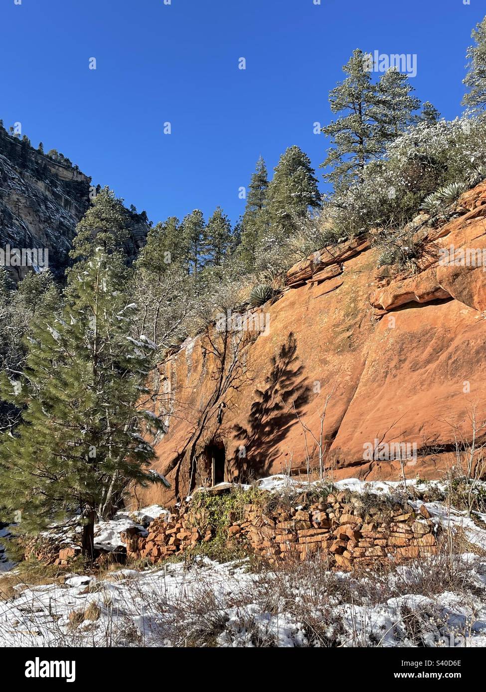 Cold storage cave entrance hi-res stock photography and images - Alamy