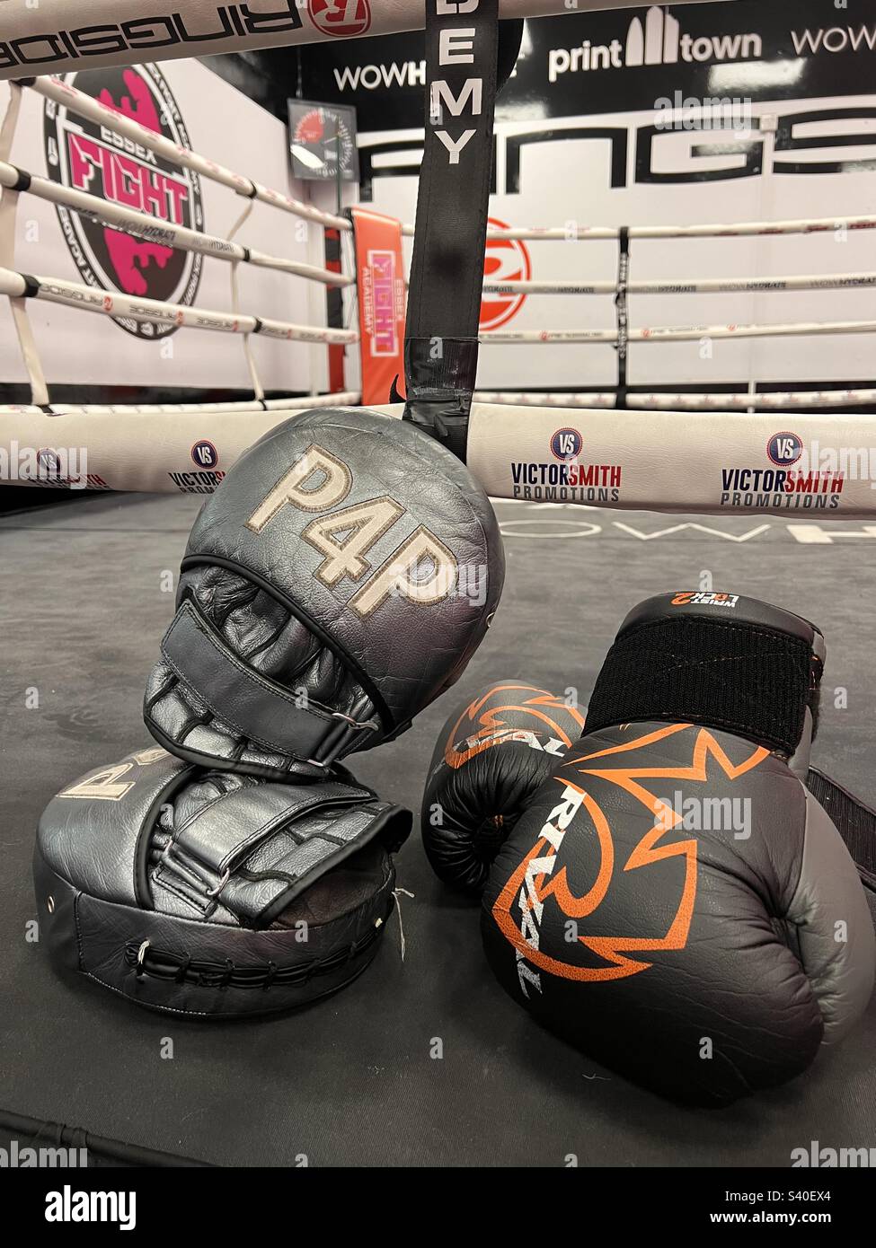 Boxing pads hi-res stock photography and images - Alamy