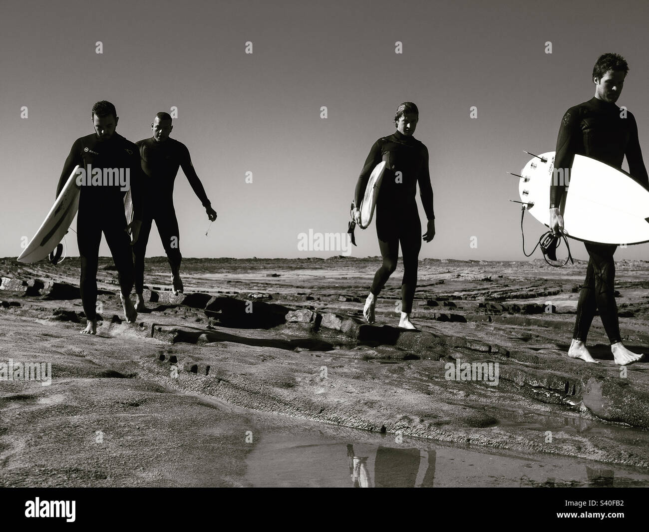 Surfers walking surf hi-res stock photography and images - Alamy