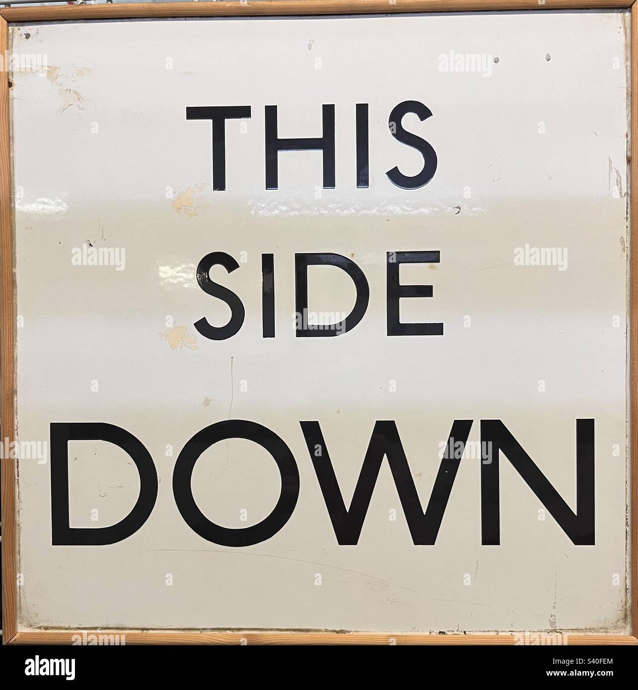 Underground signs hi-res stock photography and images - Alamy