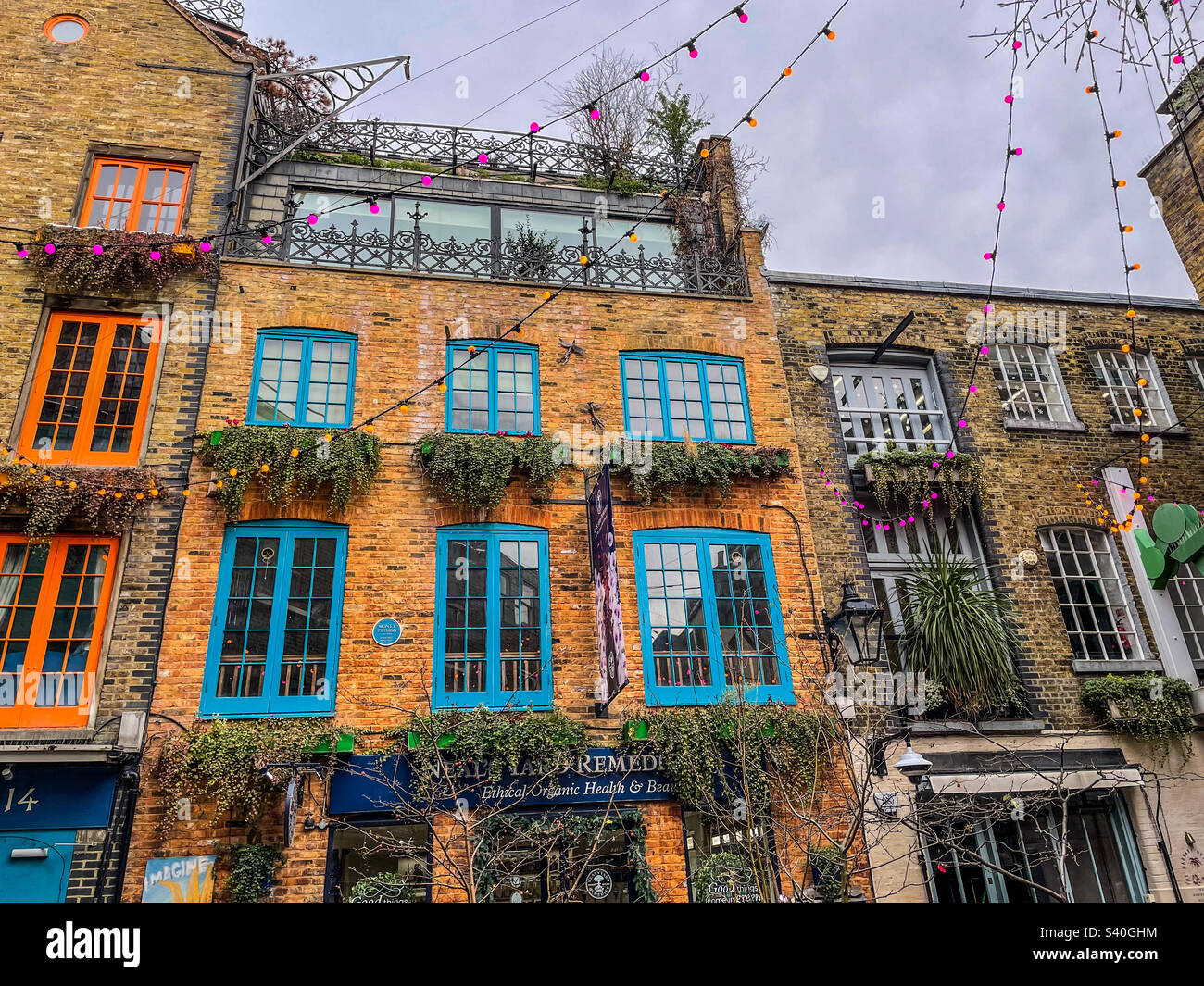 Covent garden london neals hi-res stock photography and images - Alamy