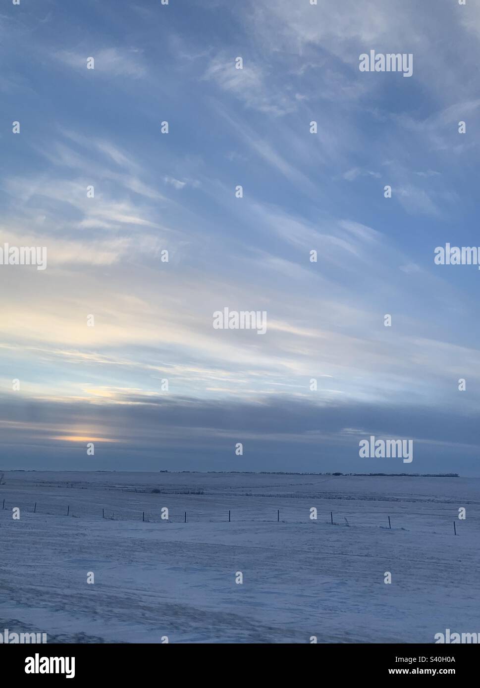 Saskatchewan field hi-res stock photography and images - Alamy