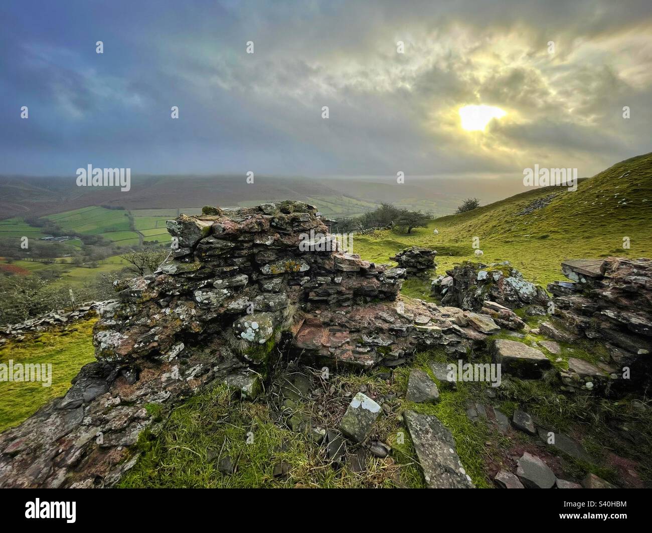 Castell Dinas (Dinas Castle) in the Eastern Brecon Beacons, a ruined ... Castell Dinas (Dinas Castle) in the Eastern Brecon Beacons, a ruined ...