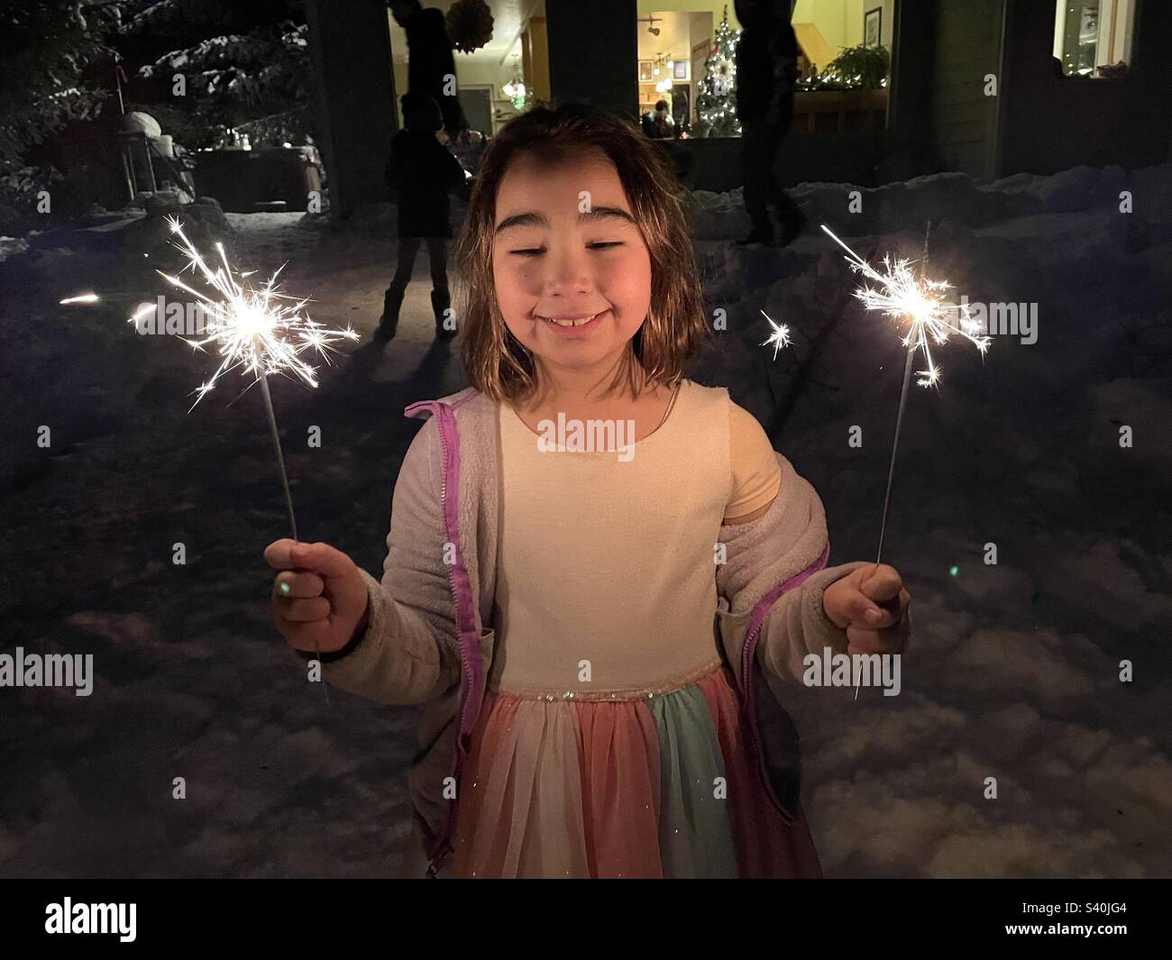 Little girl with sparkles in the hands looking happy Stock Photo - Alamy
